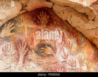Cueva de las Manos, UNESCO World Heritage Site, Rio Pinturas Canyon ...