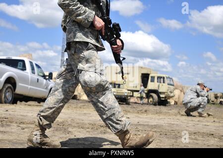 Soldiers assigned to the 278th Armored Cavalry Regiment's Support ...