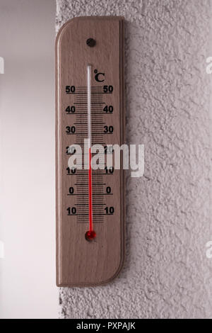 Thermometer with high and low temperature Stock Photo - Alamy