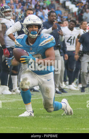 Los Angeles Chargers running back Omarion Hampton (8) runs with the ...
