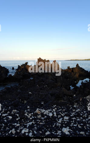 Black Lava and White Coral Rocks on Holoholokai Beach, Holoholokai ...