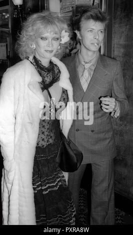 Monique Van Vooren David Bowie 1977 Photo By Adam Scull/PHOTOlink.net Stock Photo - Alamy