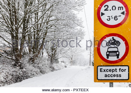 No vehicles except access sign Stock Photo: 69707751 - Alamy