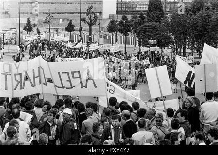 Defenders of Confessional School march to protest against alleged ...