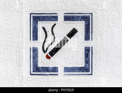 Raucherzeichen auf Wand gemalt Stock Photo - Alamy
