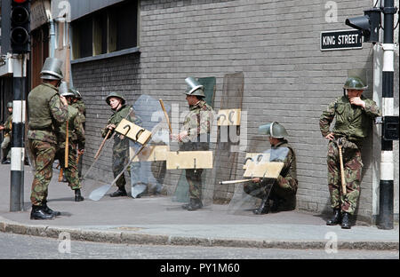 British Army soldiers in riot gear on crumlin road at ardoyne shops ...
