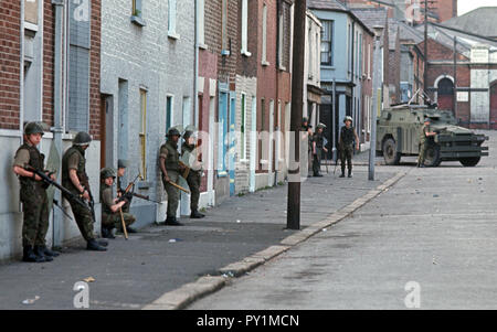 Belfast, 1973: British army soldiers on patrol in West Belfast a ...