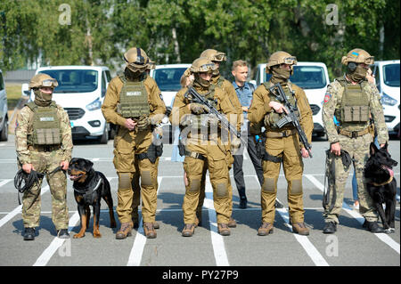Soldiers of KORD (police strike force, SWAT), performing arrest ...