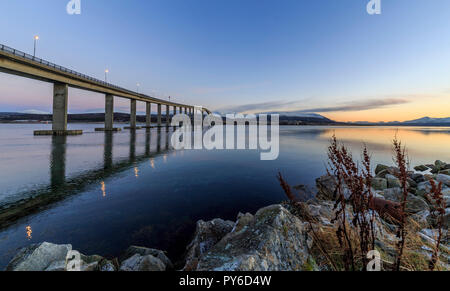 Sandnessund Bridge crosses the Sandnessundet strait between the islands ...