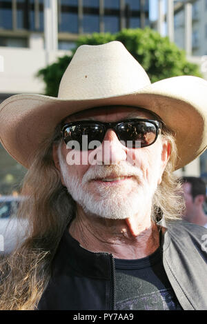 Willie Nelson at the Dukes of Hazzard premiere held at Grauman's ...
