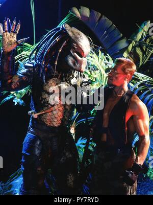 USA. Kevin Peter Hall as Predator in a scene from the (C)Twentieth ...