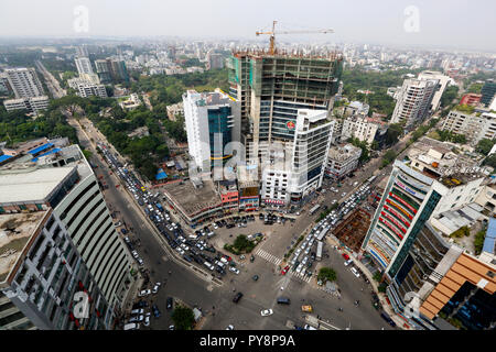 Building under construction in Dhaka for luxury apartments Stock Photo ...