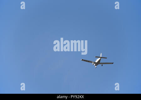 Piper PA-28 Cherokee Archer II light aircraft plane G-CHIP climbing out ...