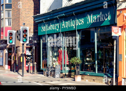 Salisbury Antiques Market shop front Stock Photo - Alamy
