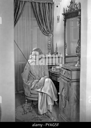 American actress in the 1930s. American actress Wynne Gibson, 1898-1987 ...