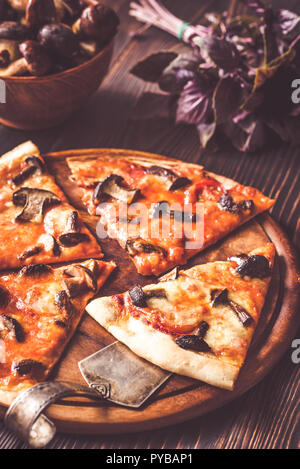 Pizza with porcini mushrooms Stock Photo - Alamy