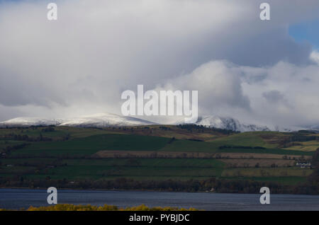 Cromarty Firth, Scotland. 26th Oct 2018. UK Weather: First snow from ...