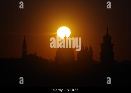 Sunrise over Venice Italy October 2018 from cruise ship Stock Photo - Alamy