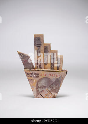 Origami currency India Stock Photo - Alamy