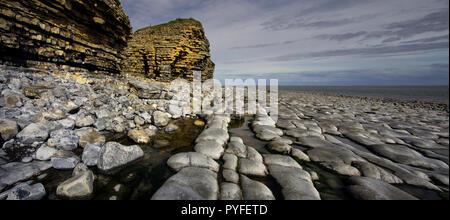 Rhoose Point and Cliffs, South Wales (2 Stock Photo - Alamy