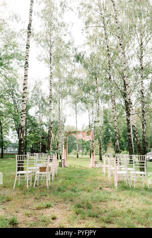 Elegant outdoor wedding reception with decorated tables Stock Photo - Alamy