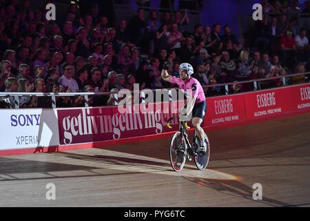 London, UK. 27th October, 2018. Stephanie Lightfoot-Bennett, twin ...