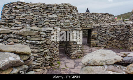 ancient beehive stone hut, Dingle Peninsula, Co. Kerry, Ireland Stock ...