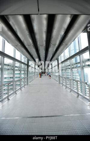 Petronas Towers Skybridge connect the two towers on the Stock Photo - Alamy