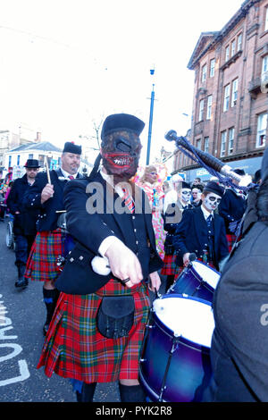 Ayrshire, UK. 28th Oct, 2018. This fire breather kept the cold at bay ...