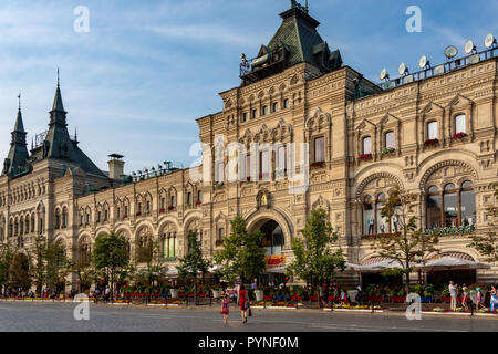 Exterior facade of GUM Moscow - Russia's largest department store Stock ...