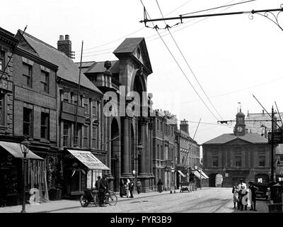 Pontefract Market Place early 1900s Stock Photo - Alamy