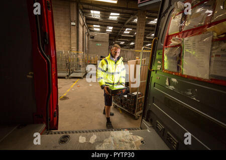 Parcelforce Worldwide Manchester , Picadilly Trading Estate. Van at the ...