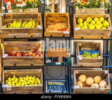 Fruit juice and smoothies stall on the street, Manhattan, New York City ...