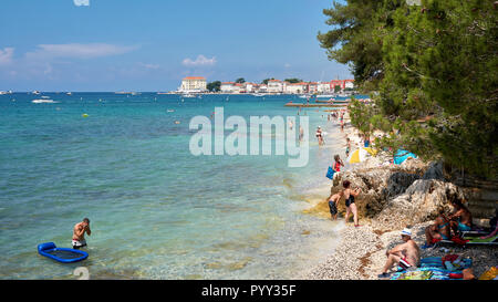 Tourists on the beach in Porec in Croatia Stock Photo - Alamy