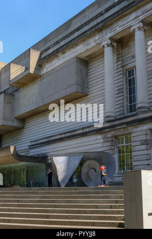 The Ulster Museum at Botanic Gardens, Stranmillis, Belfast Northern ...