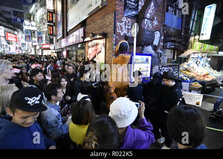 Tokyo, Japan. 31st Oct, 2018. Halloween celebration in Shibuya district ...