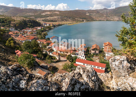 Halbinsel und Ortschaft Lin am Ohridsee, Albanien, Europa | Lin village ...