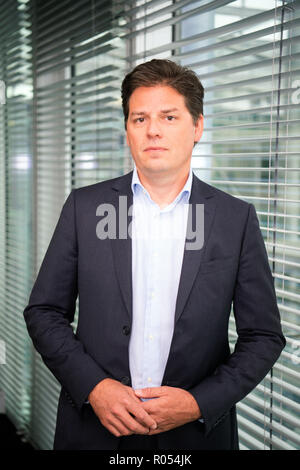 Berlin, Germany. 29th Oct, 2018. The singer Ruel stands in the Estrel ...