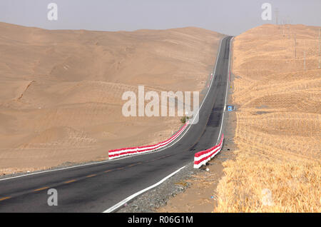 Xinjiang tarim desert highway Stock Photo - Alamy