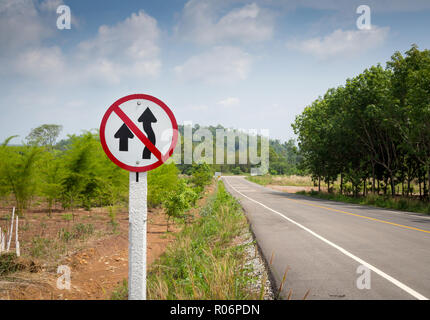 traffic sign board "do not overtake Stock Photo - Alamy