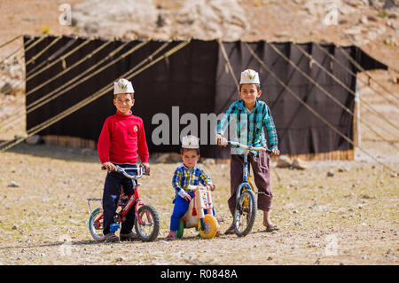 The Bakhtiari are a southwestern Iranian tribe and a subgroup of the ...