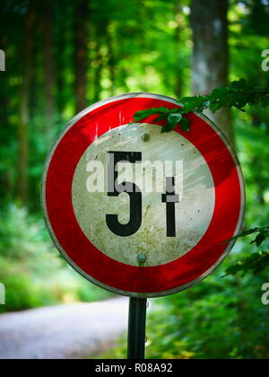 weight limit restriction warning sign of 7 5 tons for lorrys on road ...