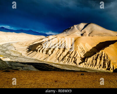 Incredible rockformations in Changtang Area, Pang, Himachal Pradesh ...
