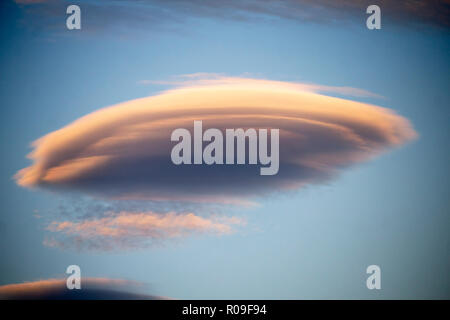 Lenticular clouds ( Altocumulus lenticularis ) UK Stock Photo - Alamy