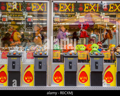 A teddy bear arcade claw crane game vending machine Stock Photo - Alamy