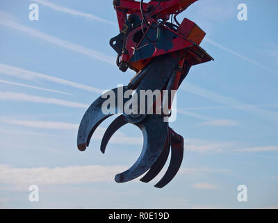 Claw crane heavy machinery equipment Stock Photo - Alamy