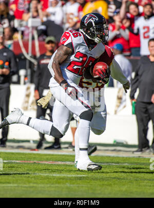 Atlanta Falcons running back Tevin Coleman (26) rushes against the ...