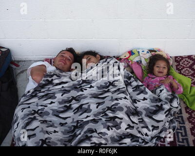 Mexico City, Mexico. 04th Nov, 2018. Migrants resting in a temporary ...