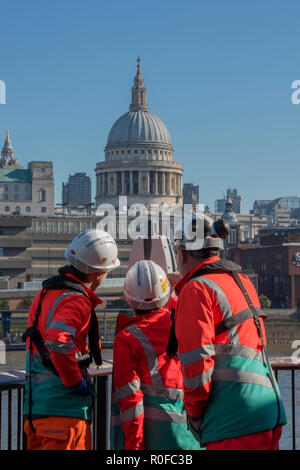 Architecture / civil engineering / Technology: Thames Flood Barrier ...
