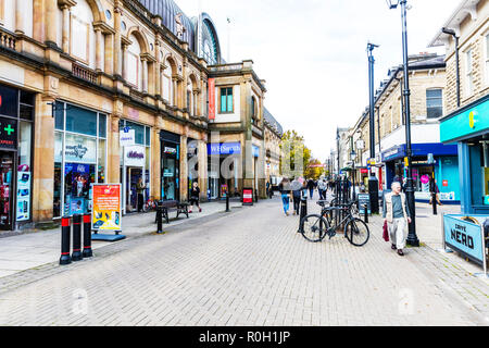 town centre shopping harrogate yorkshire england uk gb Stock Photo ...